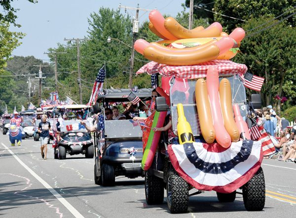 Giant hot dogs lead the Irvington parade - Rappahannock Record